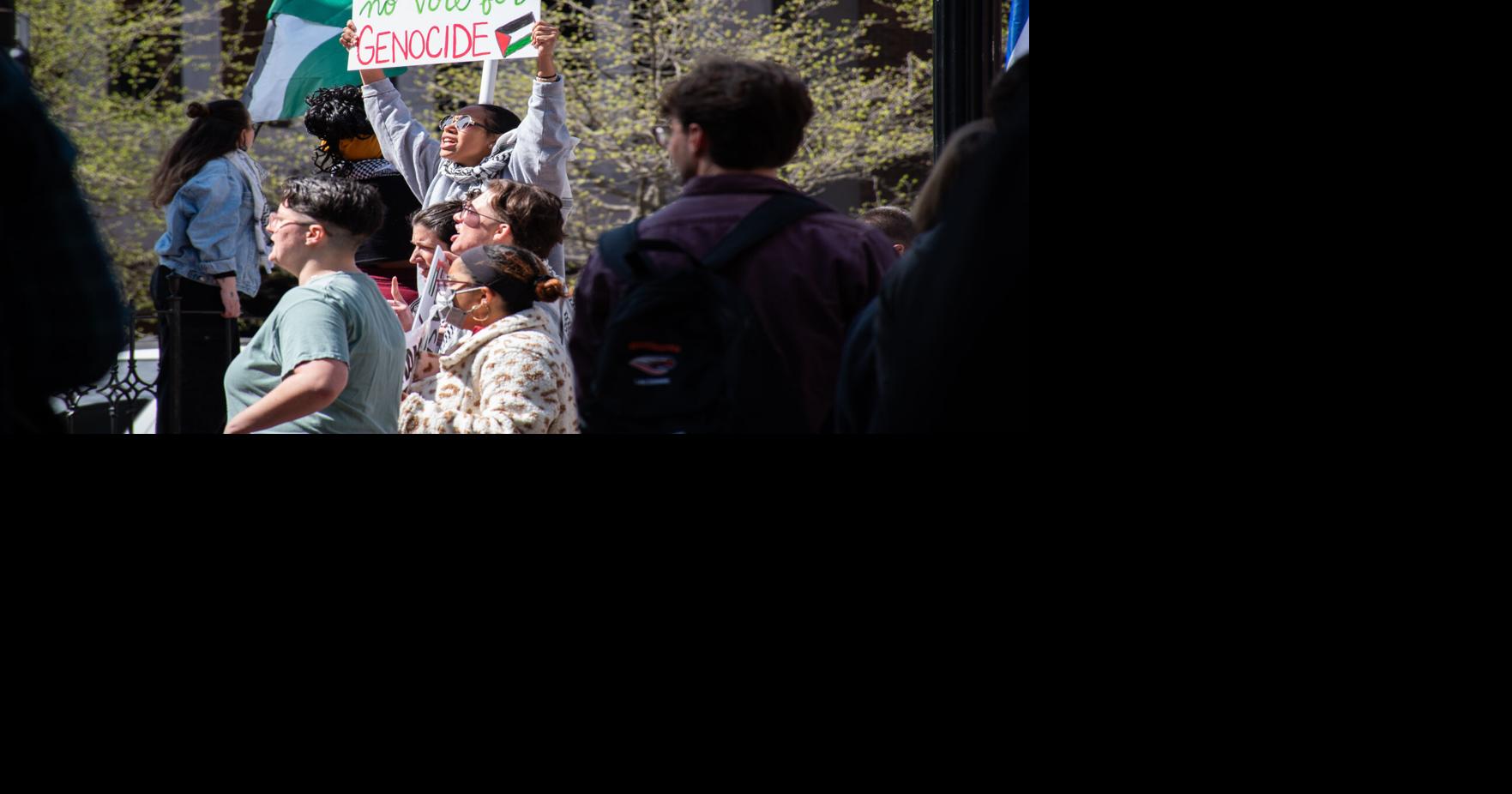 Rallygoers urge Dems to write ‘uncommitted’ on primary ballots [photos ...