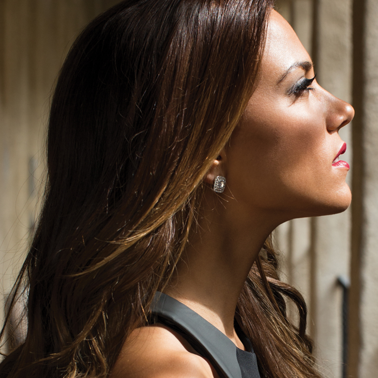 Jana Kramer moves from the screen to the stage | | lancasteronline.com