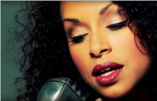 Blessing Offor ("The Voice") with Amy Banks at Tellus360 Monday ...