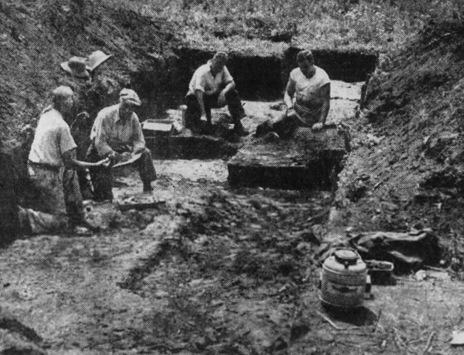 An archaeological dig in 1949; would-be soldiers at Camp Meade in 1924 ...