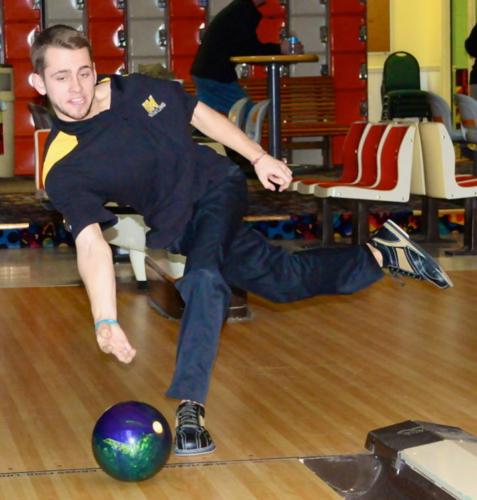 Lancaster Mennonite's Erb holds off Elizabethtown's Stidd for L-L ...