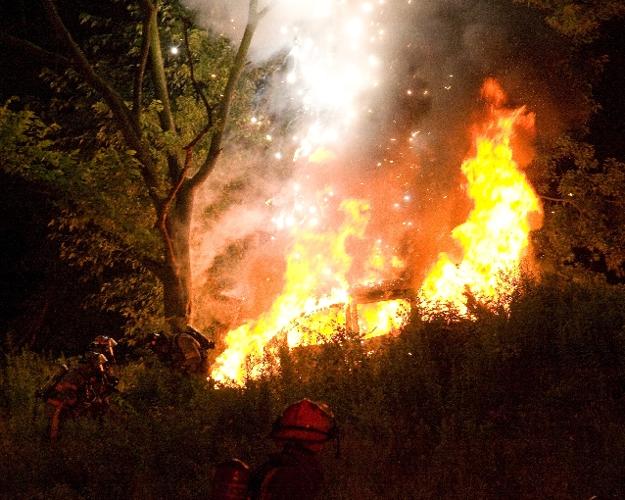 Minivan bursts into flames | News | lancasteronline.com