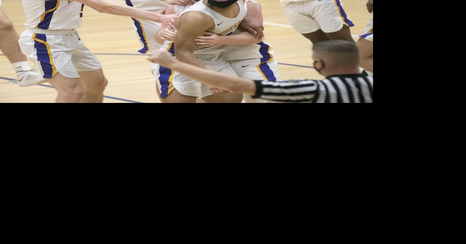 Nevin Roman 3-pointer in final seconds propels Lancaster Catholic boys ...