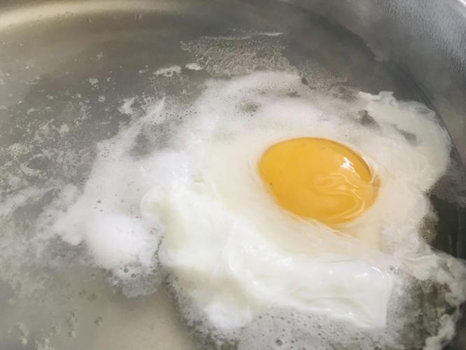 How to poach eggs without special equipment [Stay-Put Cooking] | Life ...