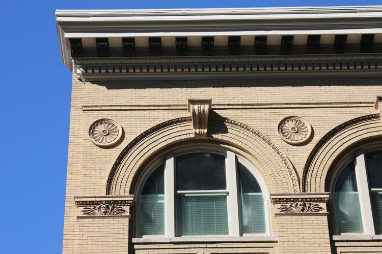 Examples of narrow-gauge brick on Lancaster buildings [photos ...