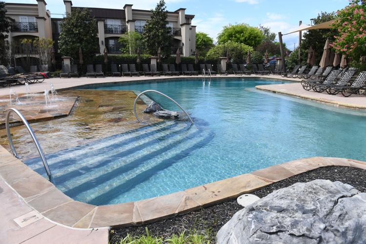 Bistro 2two2 at Eden Resort in Manheim Township [photos ...