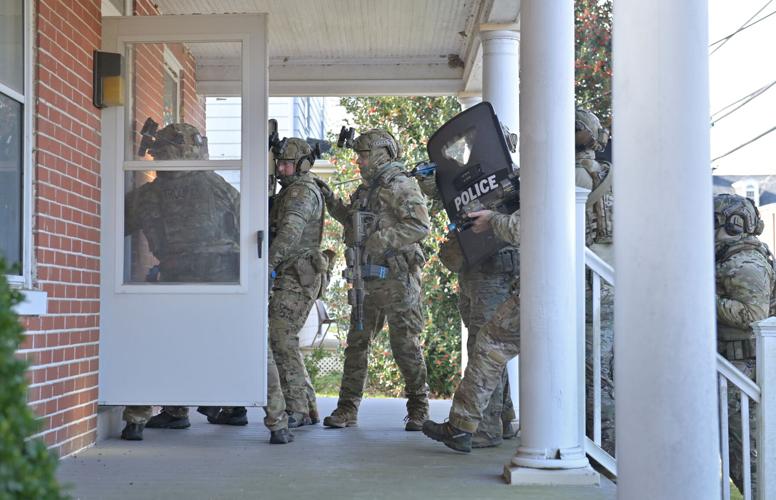 Pennsylvania State Police SERT Team trains on the MU Campus [photos ...