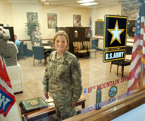 Uniforms return to recruiting stations | News | lancasteronline.com