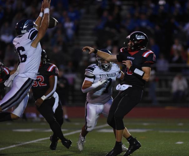 Manheim Township football remains unbeaten, sails past rival Hempfield ...