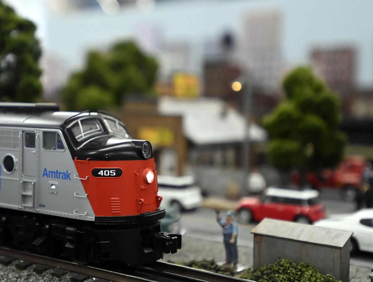 Get a closer look at 1905 Columbia in this model train display [photos ...