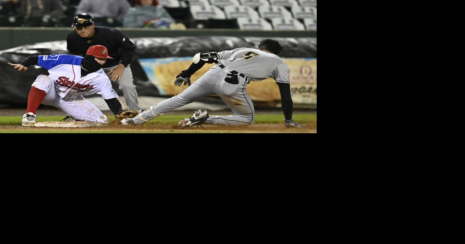 Barnstormers take advantage of errors, claim game one of AL ...