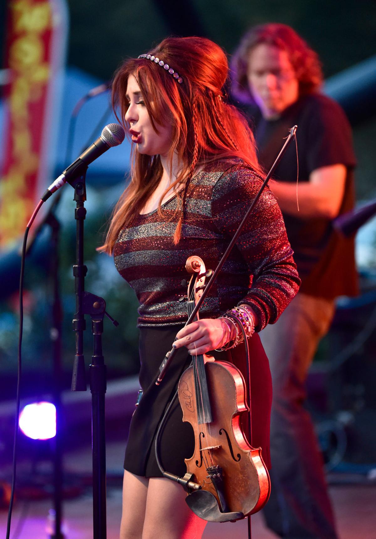 Amanda Shaw and the Cute Guys at Long's Park | Local News ...