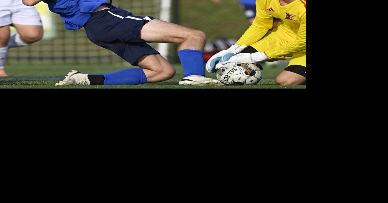 Luke Macchione's return to goalkeeper fills a void for Elco boys soccer ...