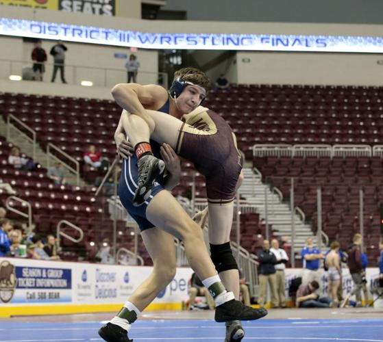 12 L-L wrestlers advance to semifinals of District 3 Class 3A ...