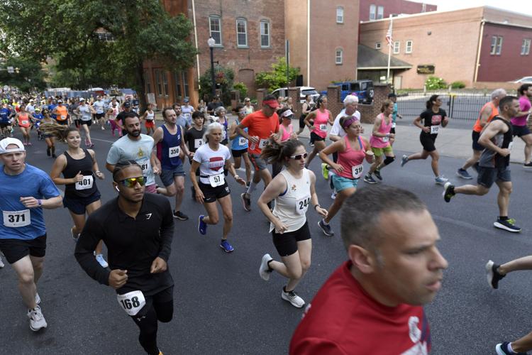 Scenes from the 47th Red Rose Run through Lancaster City [photos ...