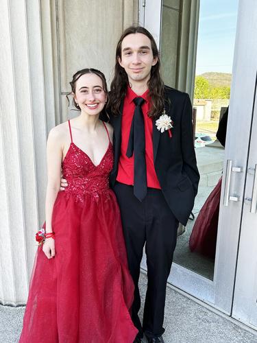 Mainline Area Proms 2024 | Photo Galleries | latrobebulletinnews.com