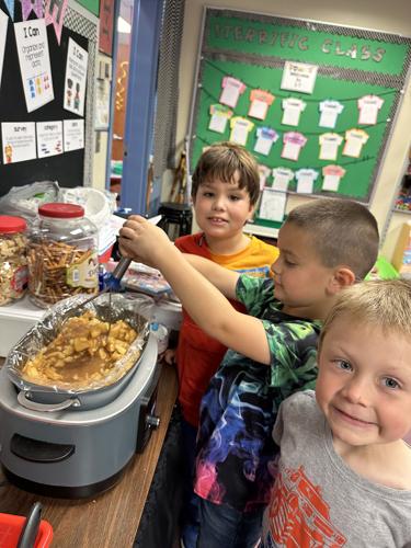 Baggaley first-graders celebrate apple week | Education ...