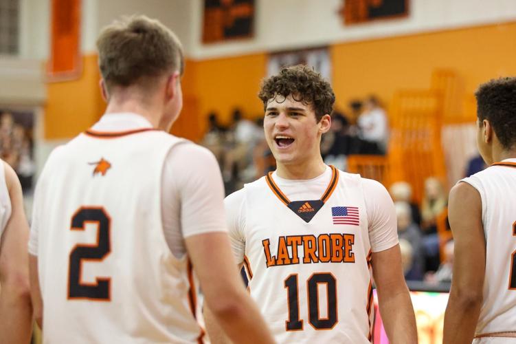 Wildcats win sloppy thriller to close out basketball doubleheader ...