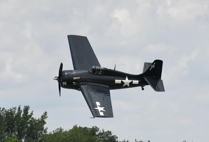 Crowd enjoys airshow under sunny skies | Local News ...