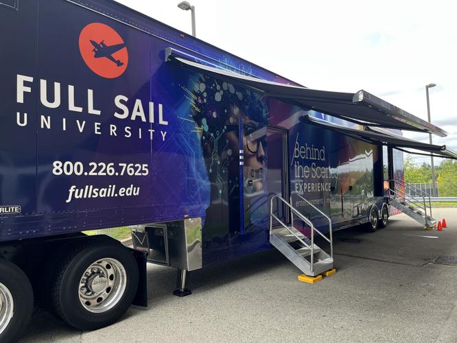 GL students explore Full Sail University Interactive Trailer | Local ...