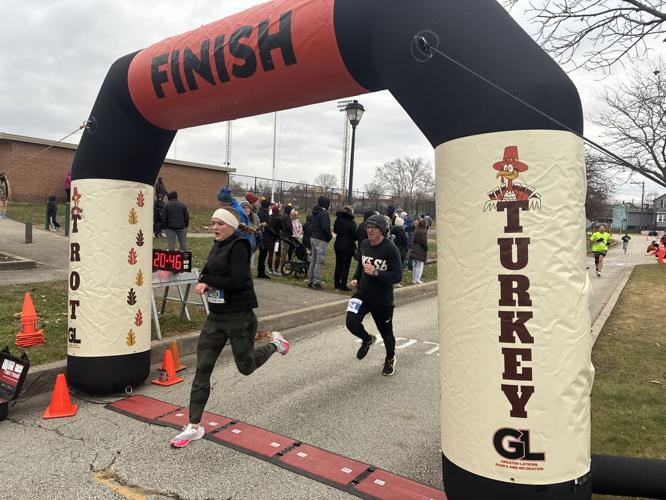 Latrobe's 31st annual Turkey Trot boasts record numbers in frosty winds ...