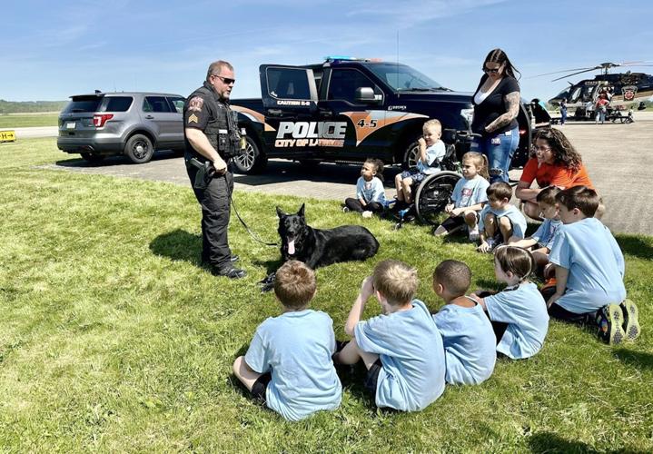 Kindergarten students participate in airport field trip | Education ...