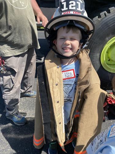 Kindergarten students participate in airport field trip | Education ...