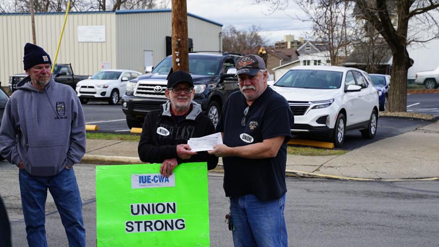 Picketing union workers receive monetary donation | Local News ...
