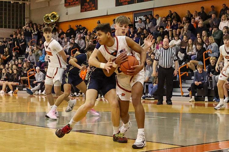 Wildcats win sloppy thriller to close out basketball doubleheader ...