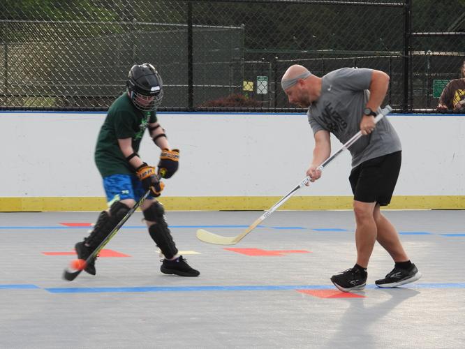 Parents defeat kids in season ending dek hockey exhibition game | Local ...