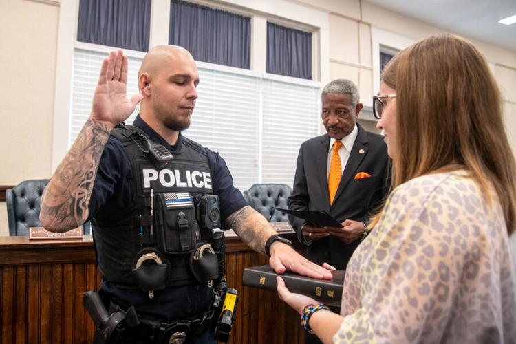 6 LPD officers sworn in | News | leader-call.com