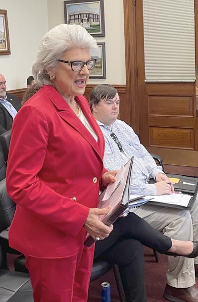 Robinson stops in, says hello to supes | News | leader-call.com