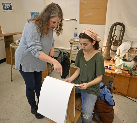 Jones College art students “line up” for a lesson in drawing | JC News ...