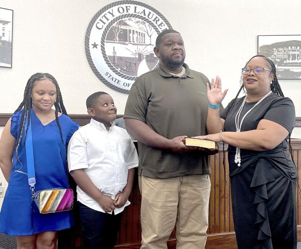 Jones sworn in as city clerk | Free News | leader-call.com