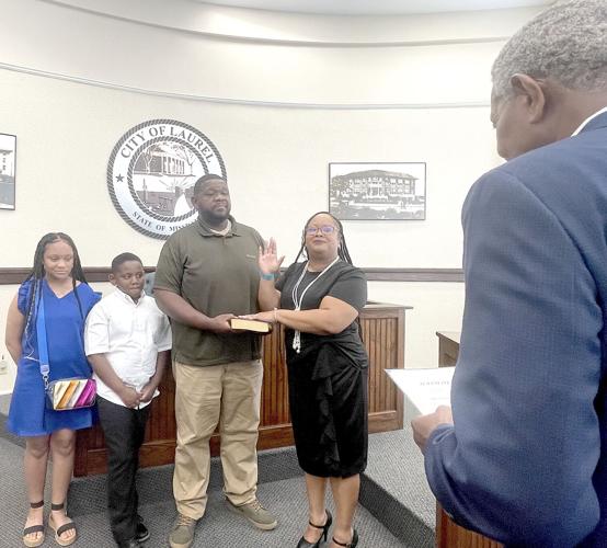 Jones sworn in as city clerk | Free News | leader-call.com