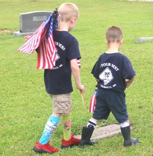 Ellisville Boy Scouts pay homage to fallen heroes | News | leader-call.com