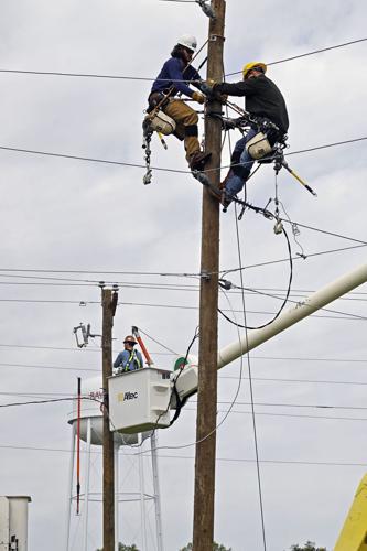 Congressman Guest tours Jones College’s Jasper County Center | JC News ...