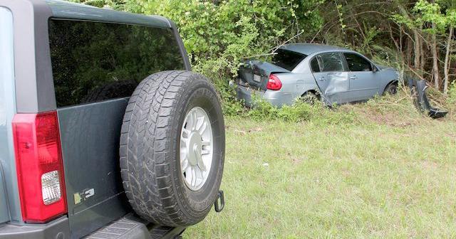 Passing on shoulder causes 3-car crash | Local News | leader-call.com