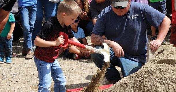 Youngsters pick up shovels and compete in hand mucking | Leadville Life ...