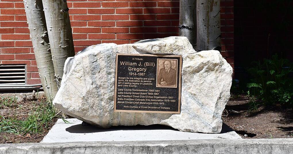 Monument to Bill Gregory installed at courthouse | Local News ...