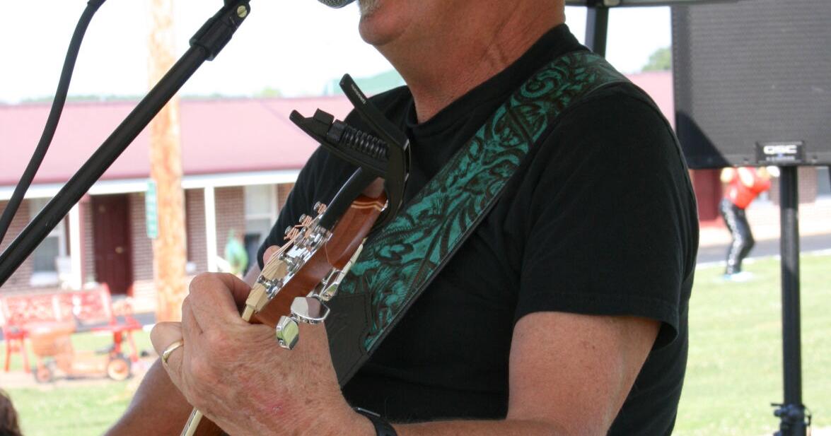 Saturday evening at the Lebanon Route 66 Festival's East End Block ...