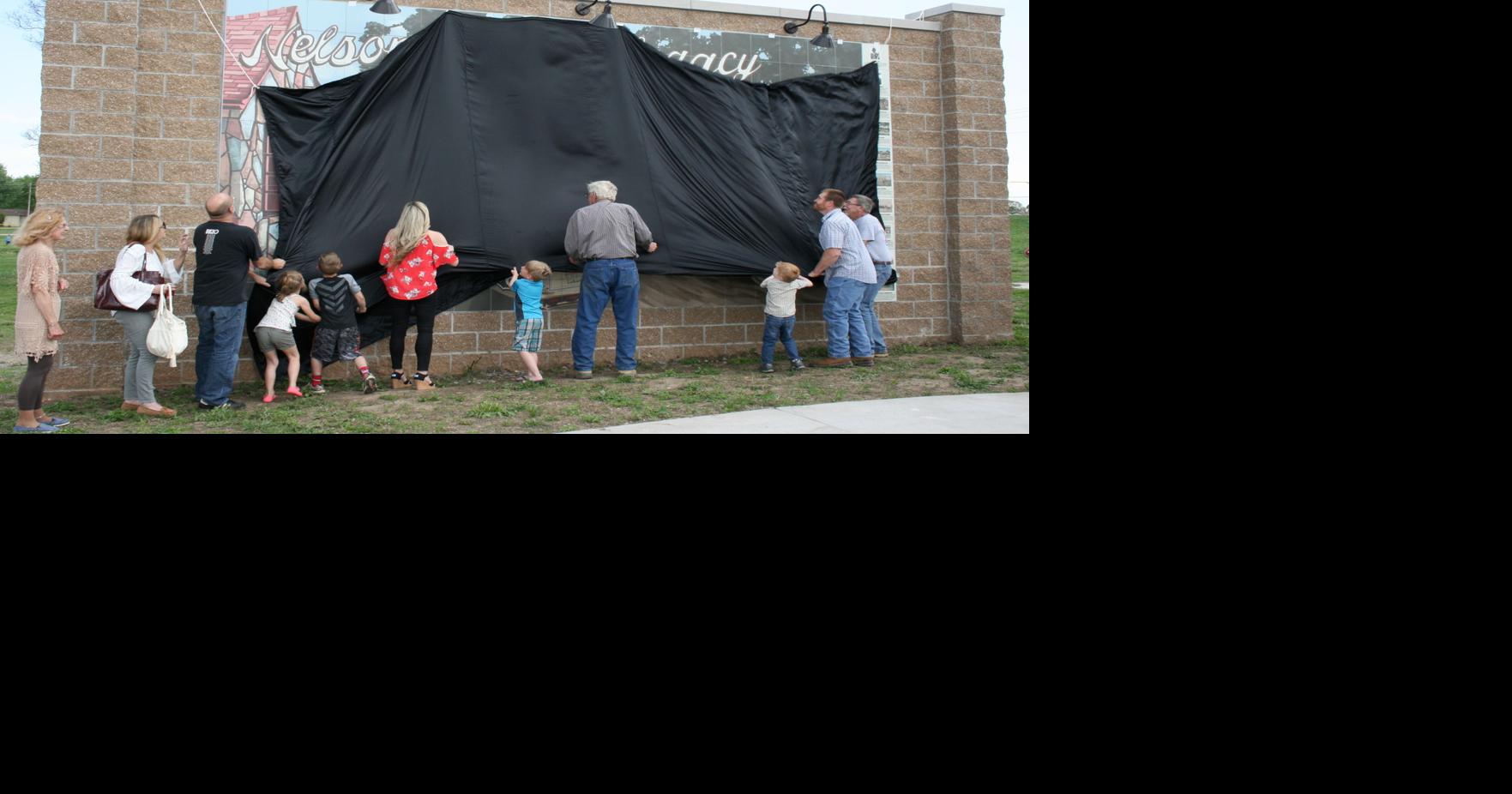 Four generations of Nelsons unveil newest mural | Today's 66 ...