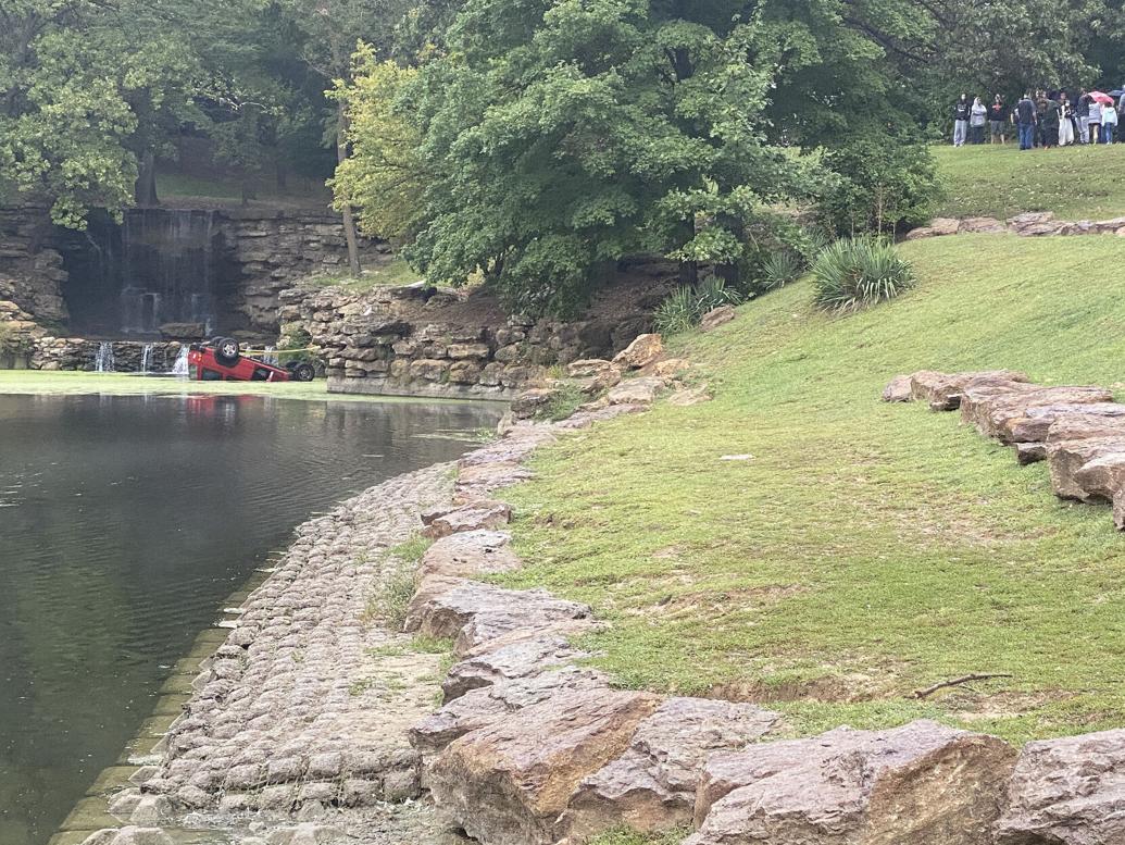 Car crashes into Krug Park Lagoon | | legacy.newspressnow.com