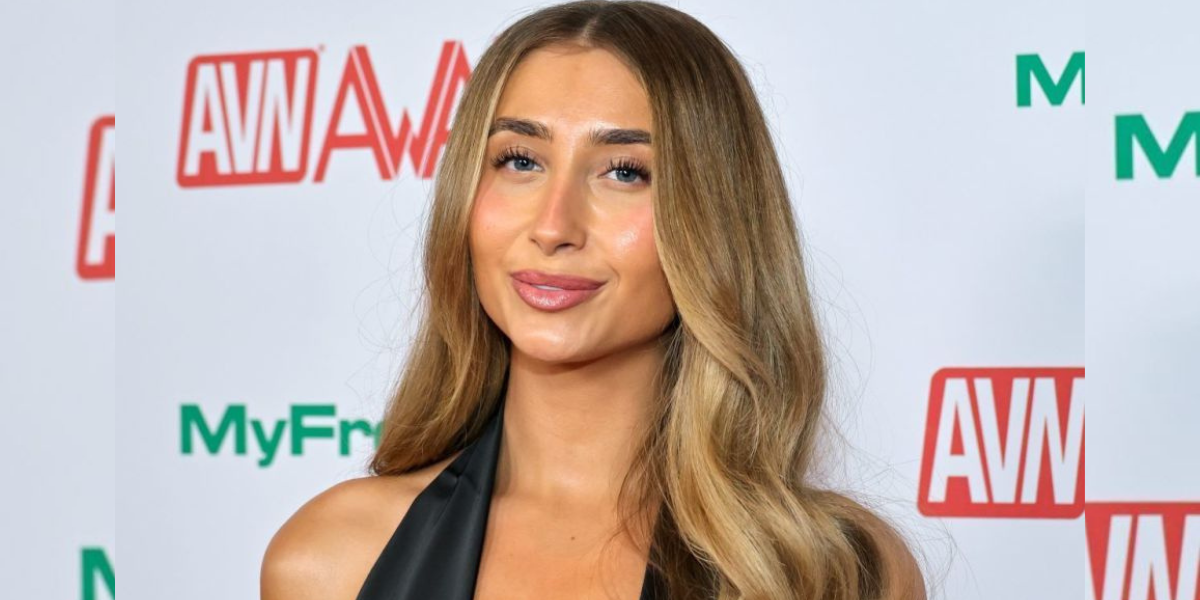 Exactor porno convertido en pastor llama a la oración tras el bautismo ...