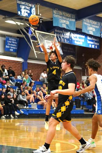 Wolves split games with Hibriten | Sports | lincolntimesnews.com