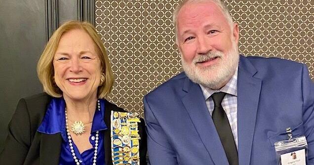 SCA's Greg Finch receives Outstanding Teacher of American History award ...