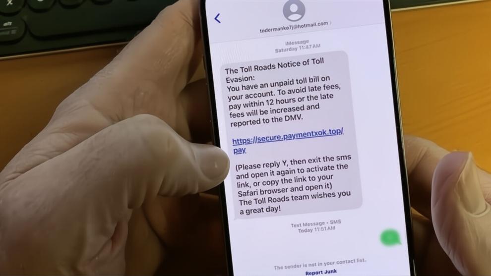 WHAT THE TECH? The 'unpaid toll bill' scam & how the text message ...