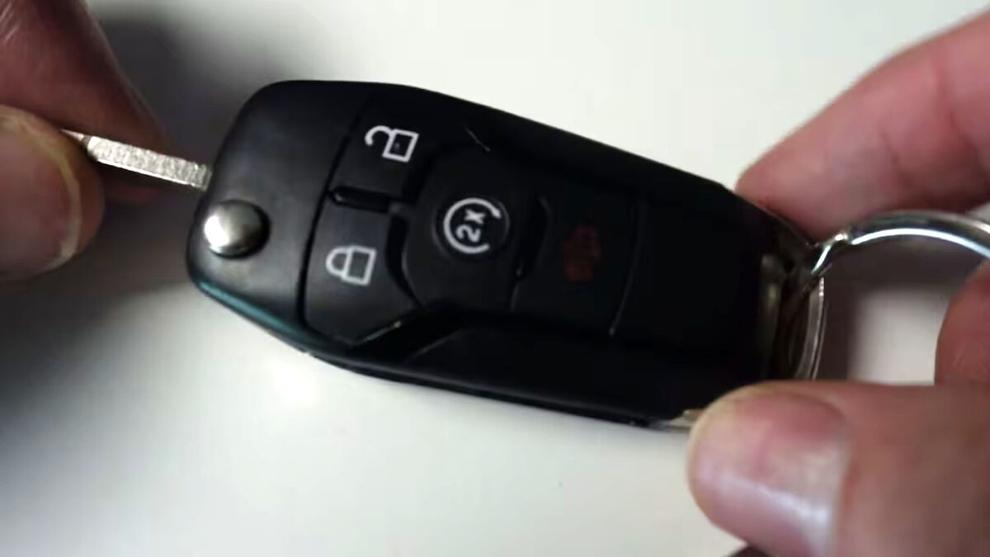 WHAT THE TECH? How thieves can steal your car by cloning your key fob ...