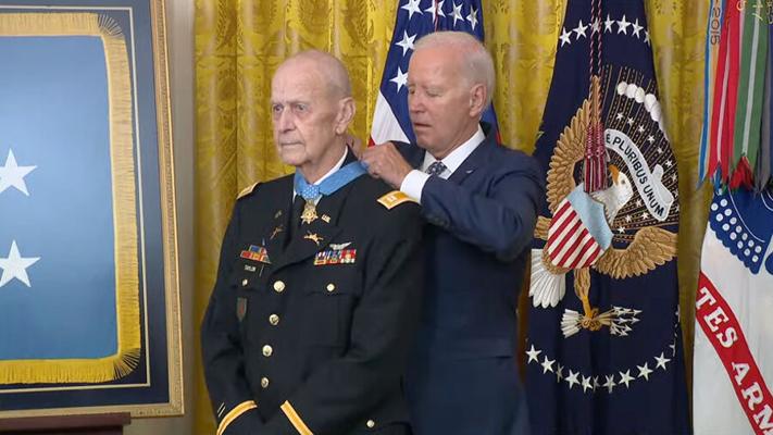 WATCH: President Biden awards Medal of Honor to Captain Larry Taylor of ...