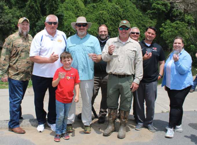 TWRA and Rep. Jeremy Faison Stock 10,000 Walleye in Pigeon River ...